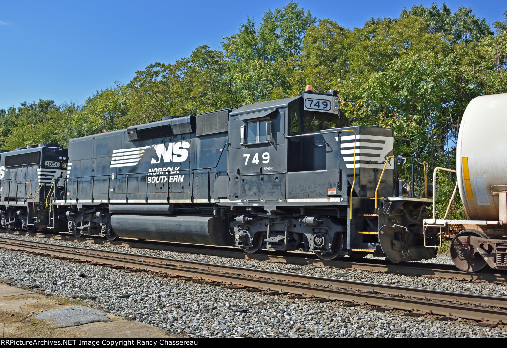NS 749